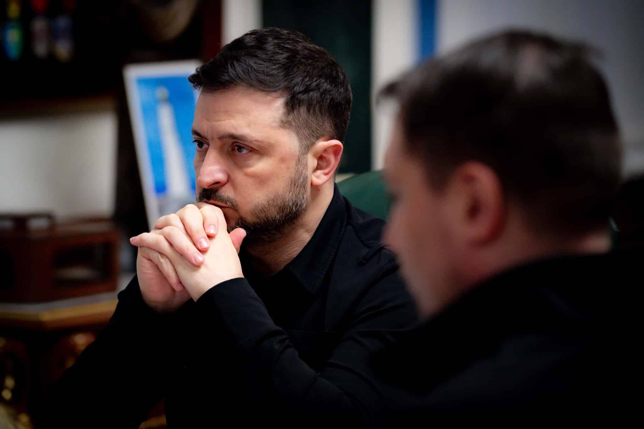 Donald Trump a vorbit timp de oră cu Zelenski, apoi i-a transmis un ...